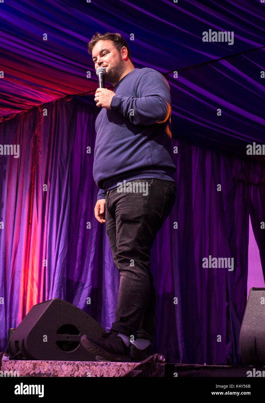 Soccer am presenter hi-res stock photography and images - Alamy