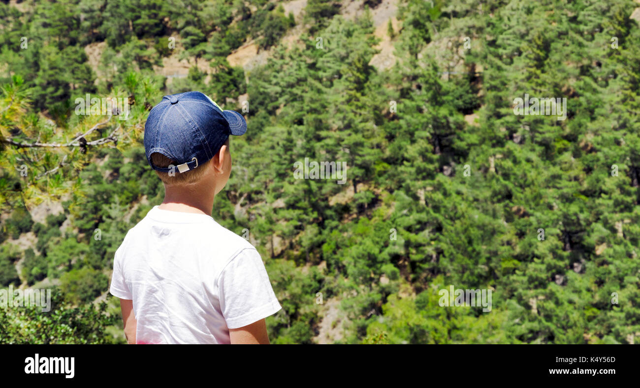 A young boy looking forward Stock Photo - Alamy