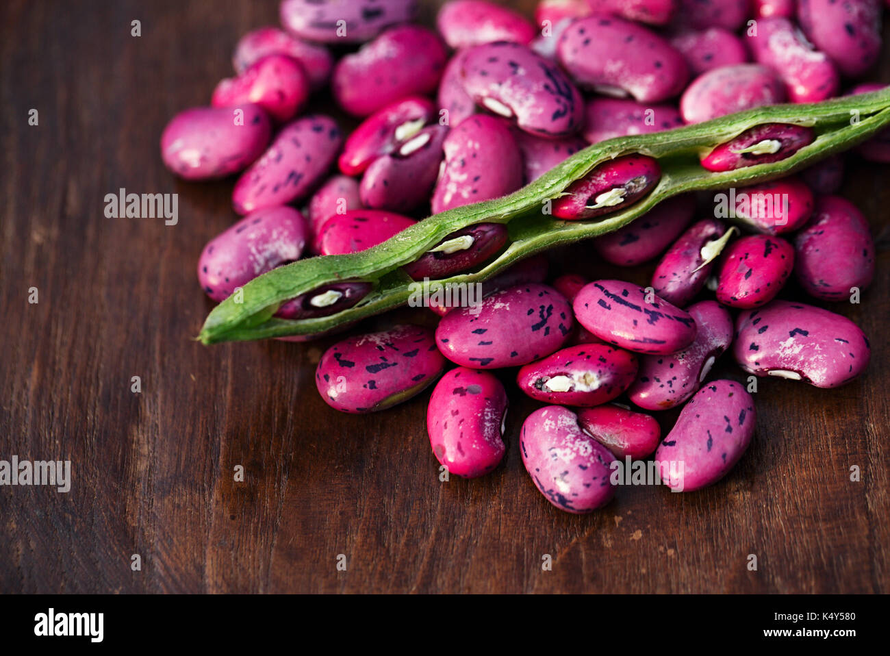 Runner bean table hi-res stock photography and images - Alamy