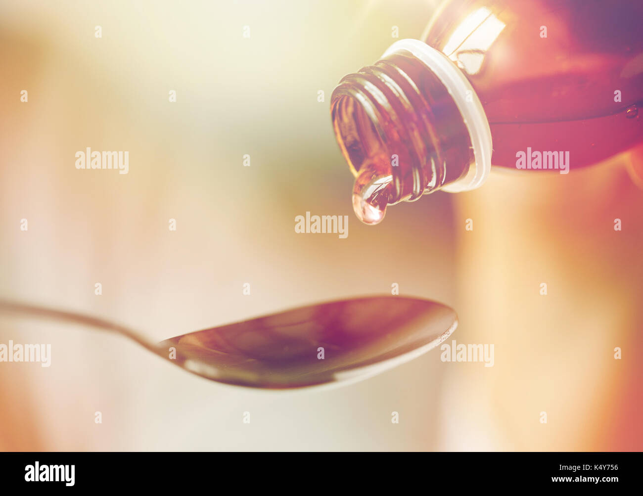 Syrup pouring into spoon hi-res stock photography and images - Alamy