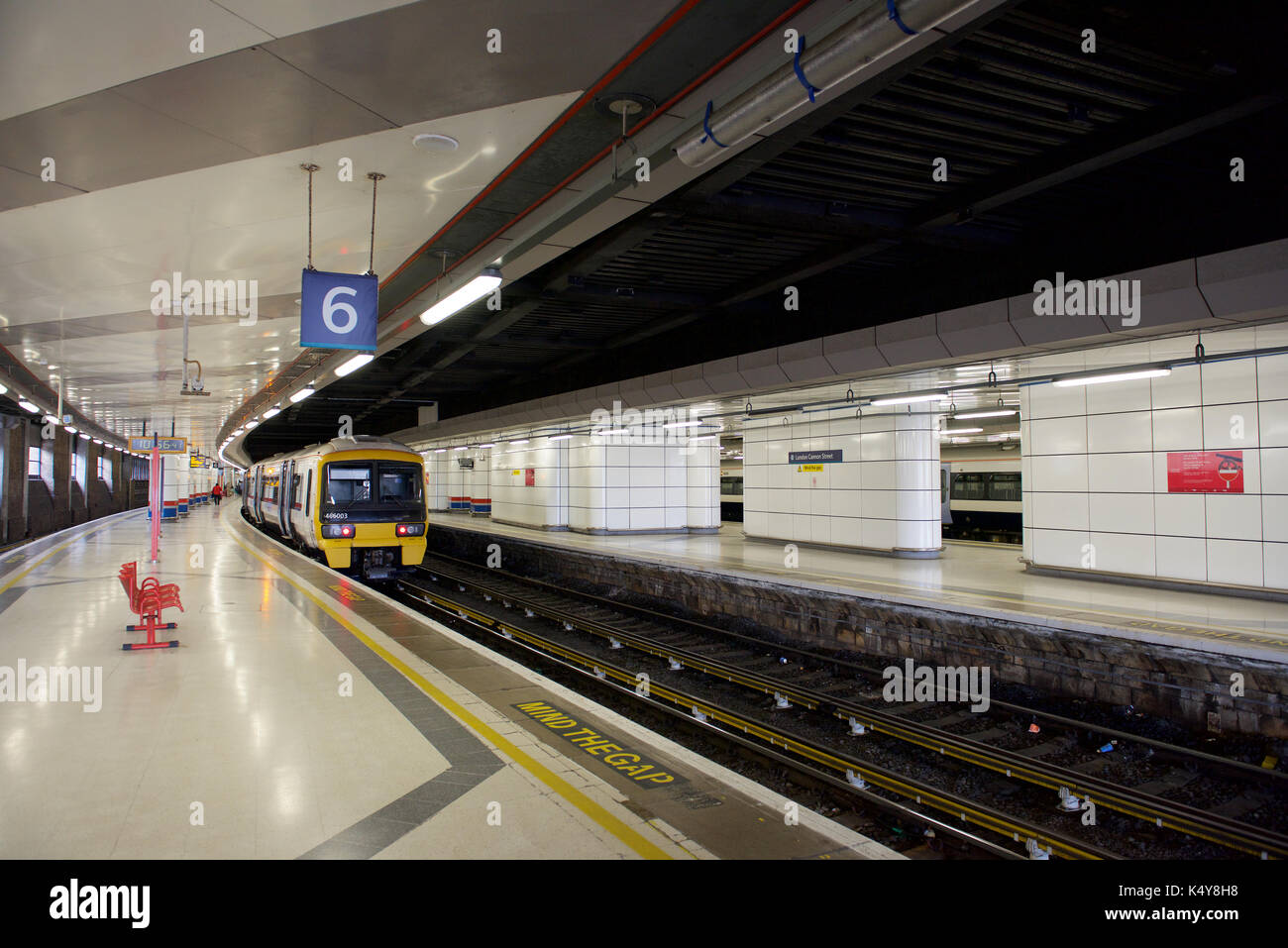 Cannon street platform hi-res stock photography and images - Alamy