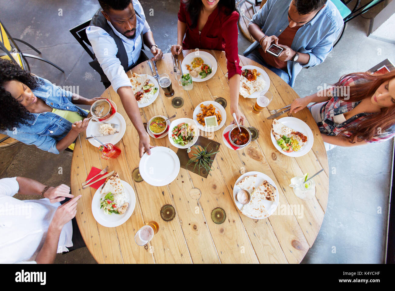 Eating dinner table hi-res stock photography and images - Alamy