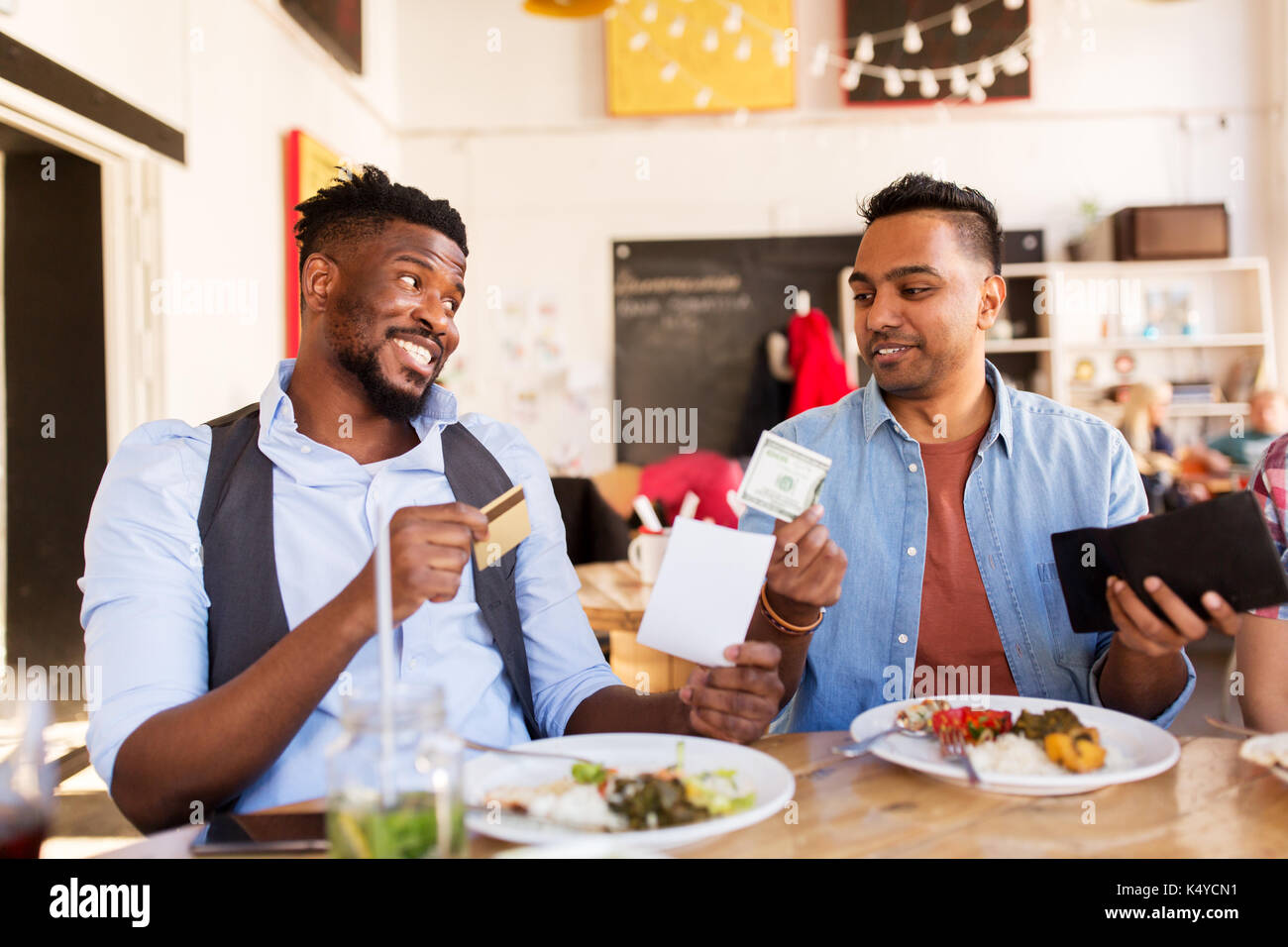 Bill restaurant hi-res stock photography and images - Alamy