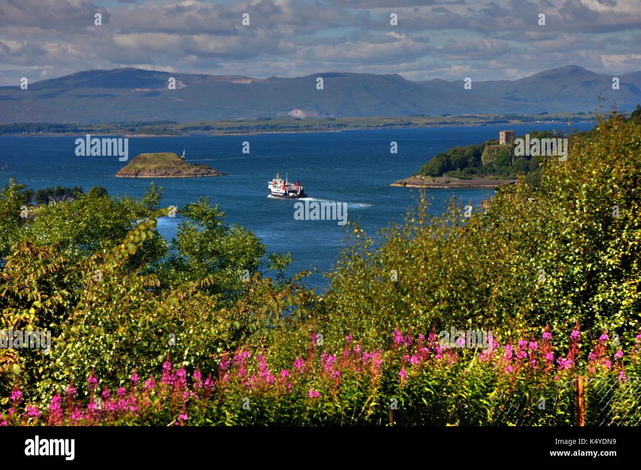 MV Hebridean Isles Ferry departs Oban bay, Argyll Stock Photo - Alamy