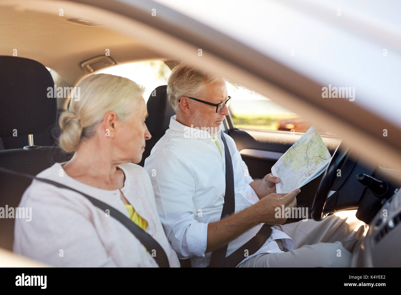 Man lost driving road map hi-res stock photography and images - Alamy