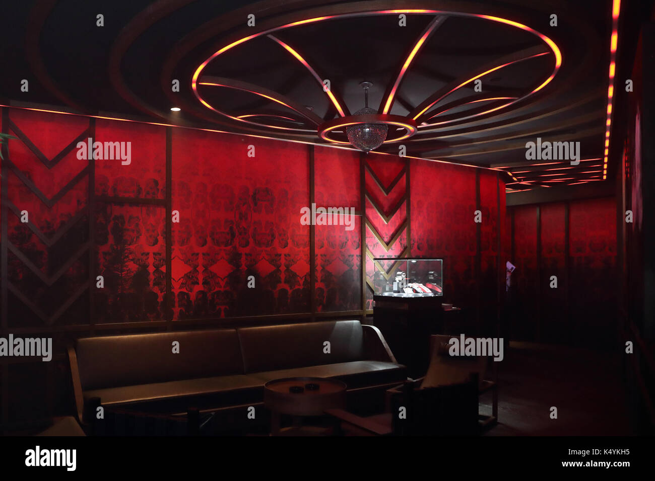 1 oak nightclub in hi-res stock photography and images - Alamy