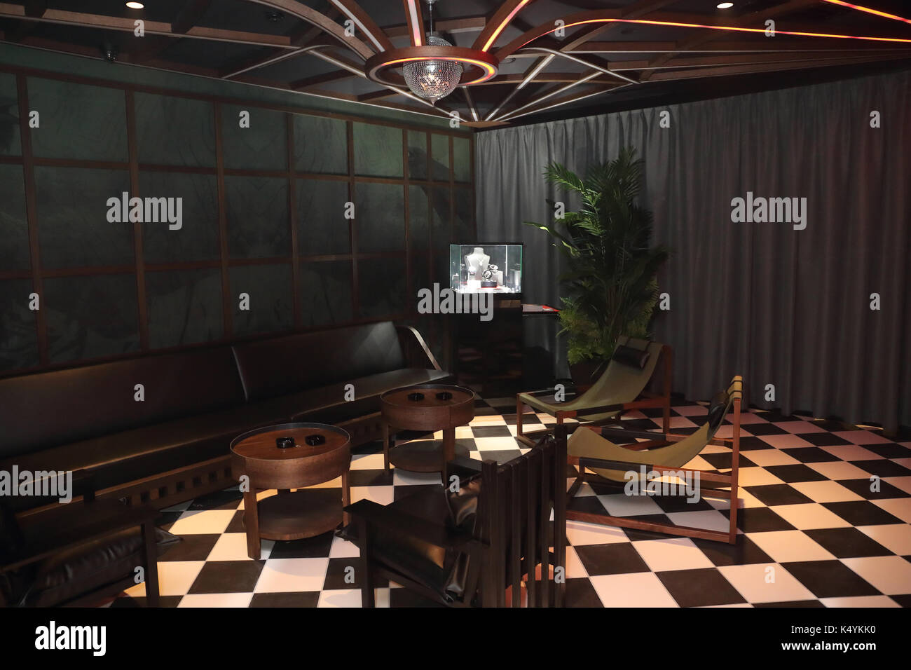 1 oak nightclub in hi-res stock photography and images - Alamy