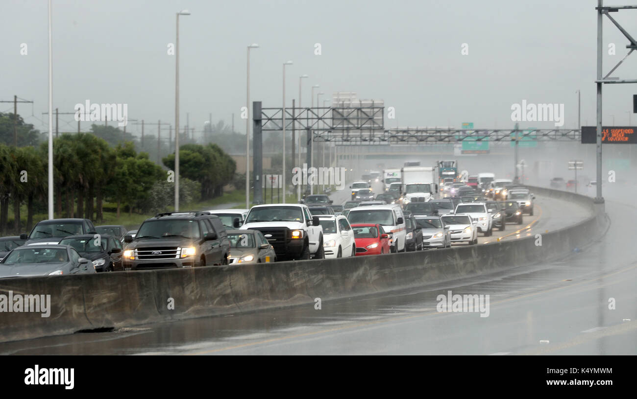 Traffic backing up hi-res stock photography and images - Alamy