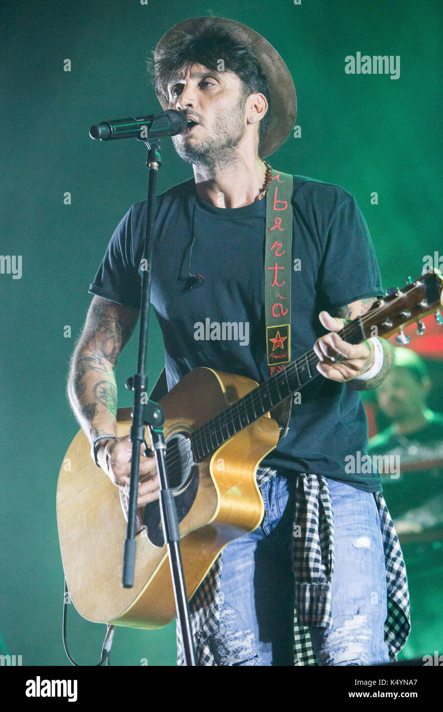 Fabrizio moro live hi-res stock photography and images - Alamy