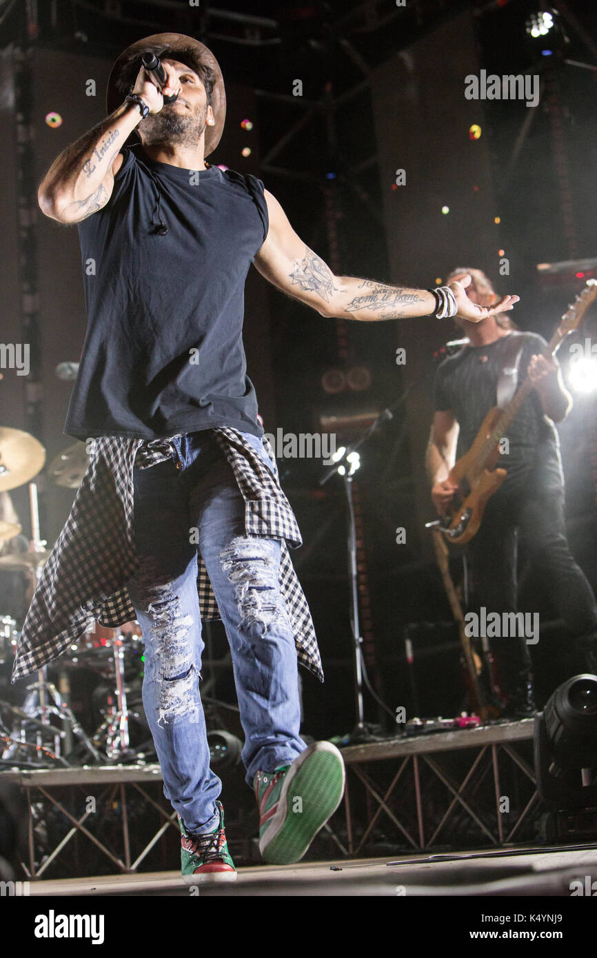 Fabrizio moro live hi-res stock photography and images - Alamy