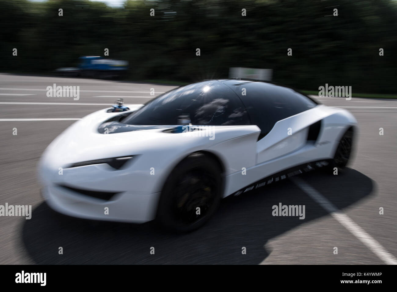 2017 car test track hi-res stock photography and images - Alamy