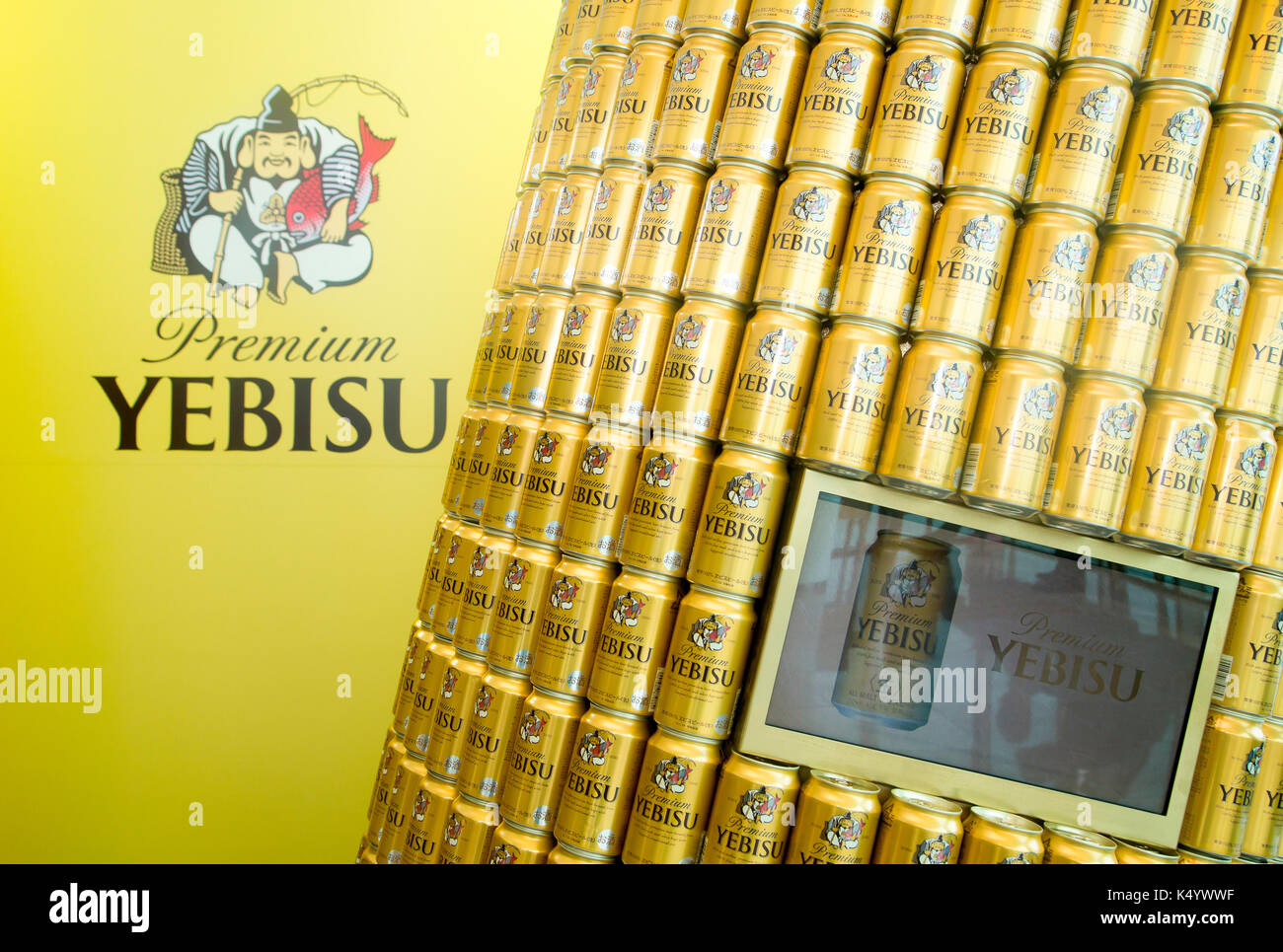 Discount chains hi-res stock photography and images - Alamy