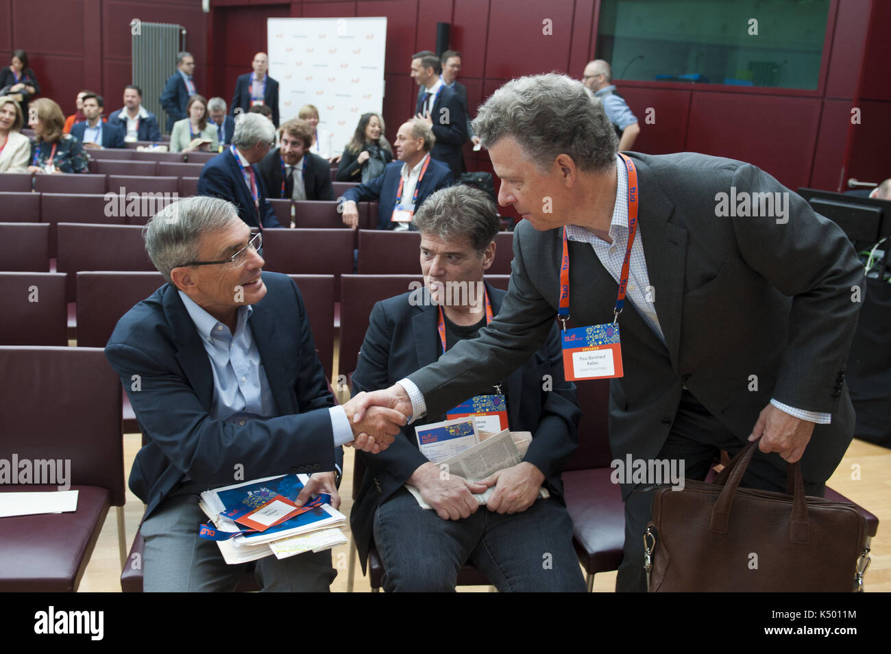 Dr. Paul-Bernhard Kallen, CEO Hubert Burda Media; Gary L. Reback, Carr ...