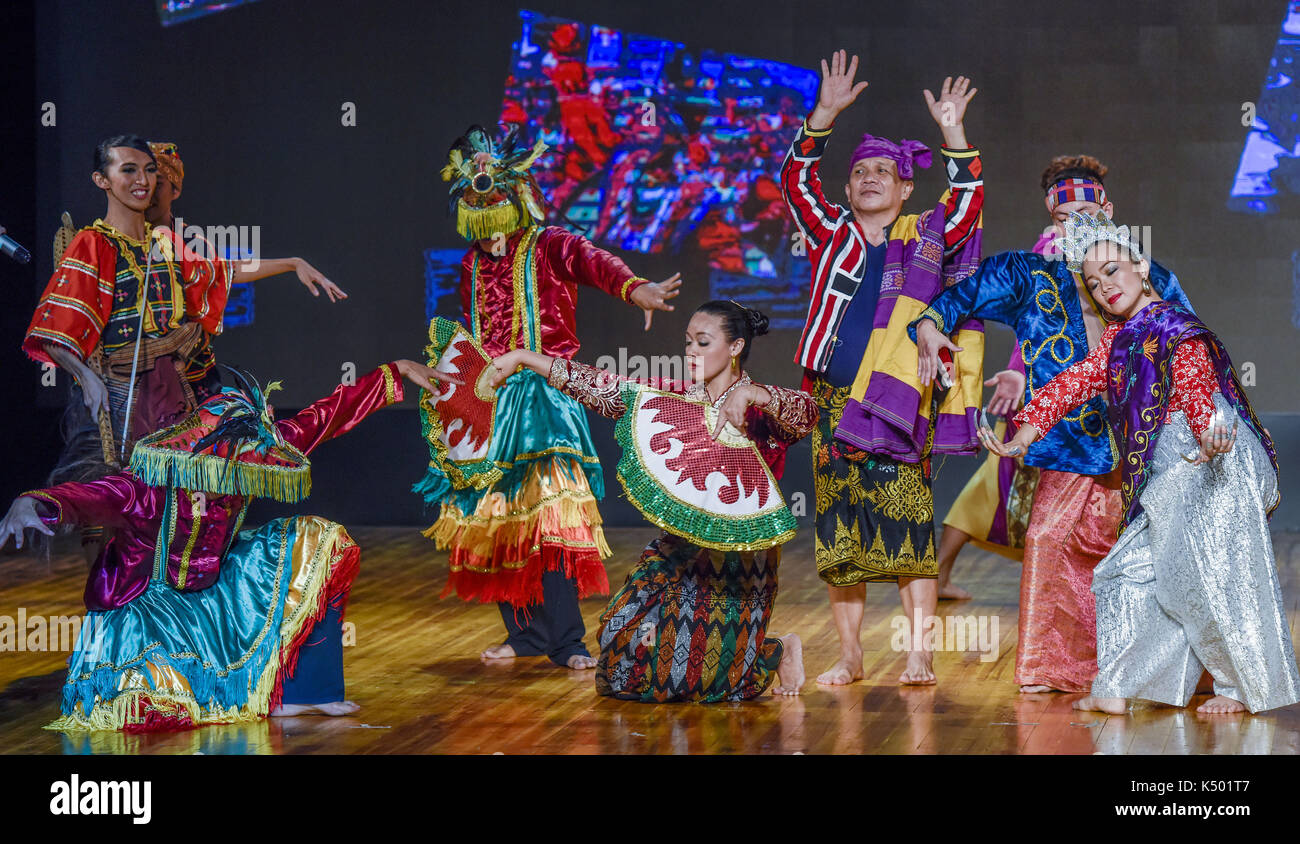 Philippine folk dance hi-res stock photography and images - Alamy