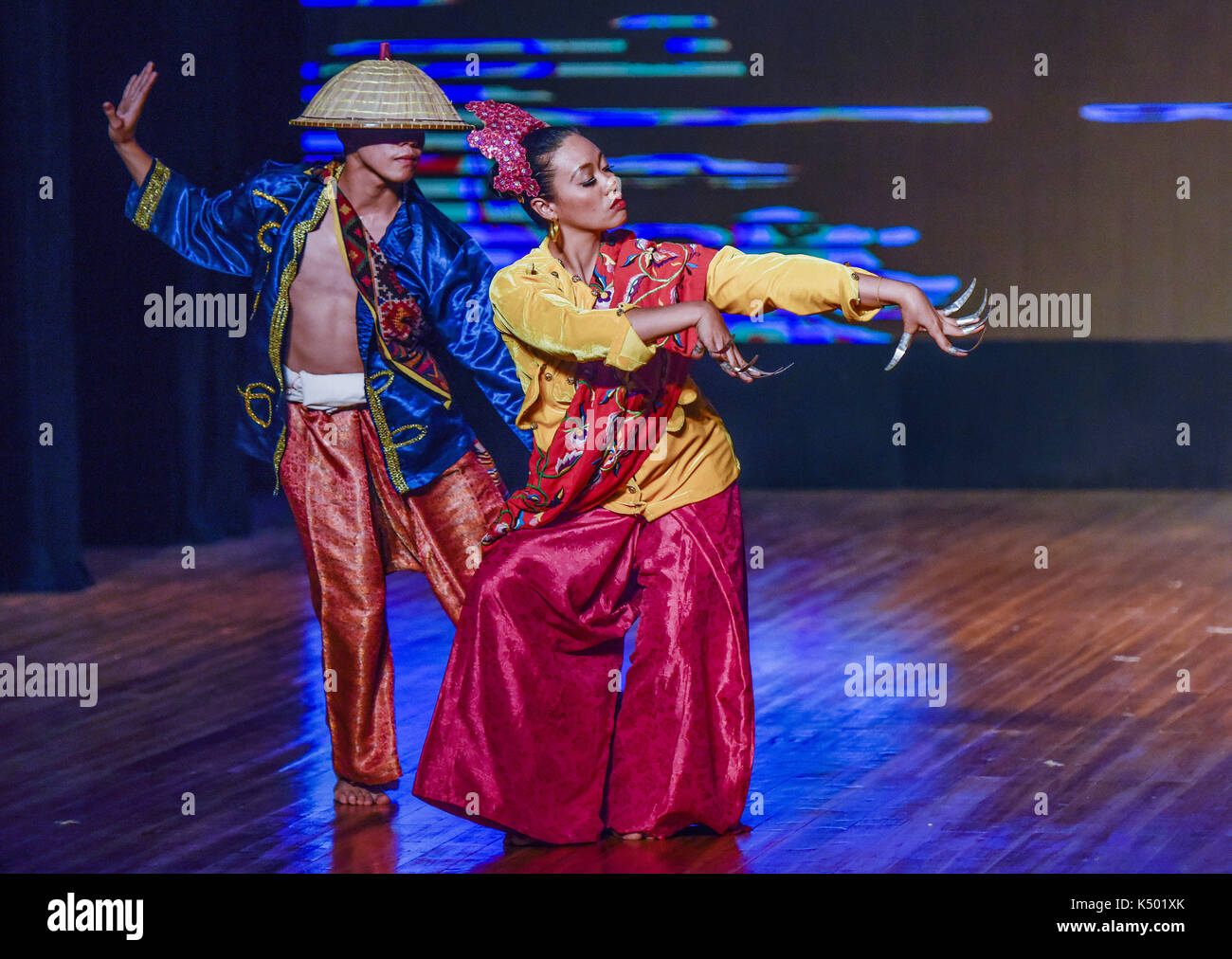 Philippine folk dance hi-res stock photography and images - Alamy