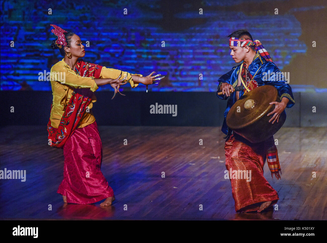 Philippine folk dance hi-res stock photography and images - Alamy