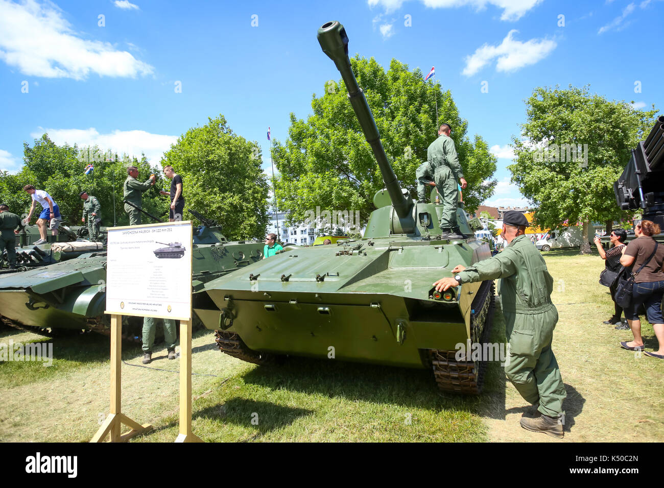 122mm howitzer hi-res stock photography and images - Alamy