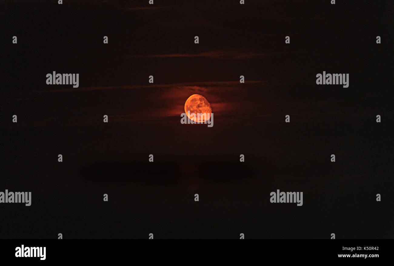 Super red moon in night time, dark light sky, close up Stock Photo - Alamy