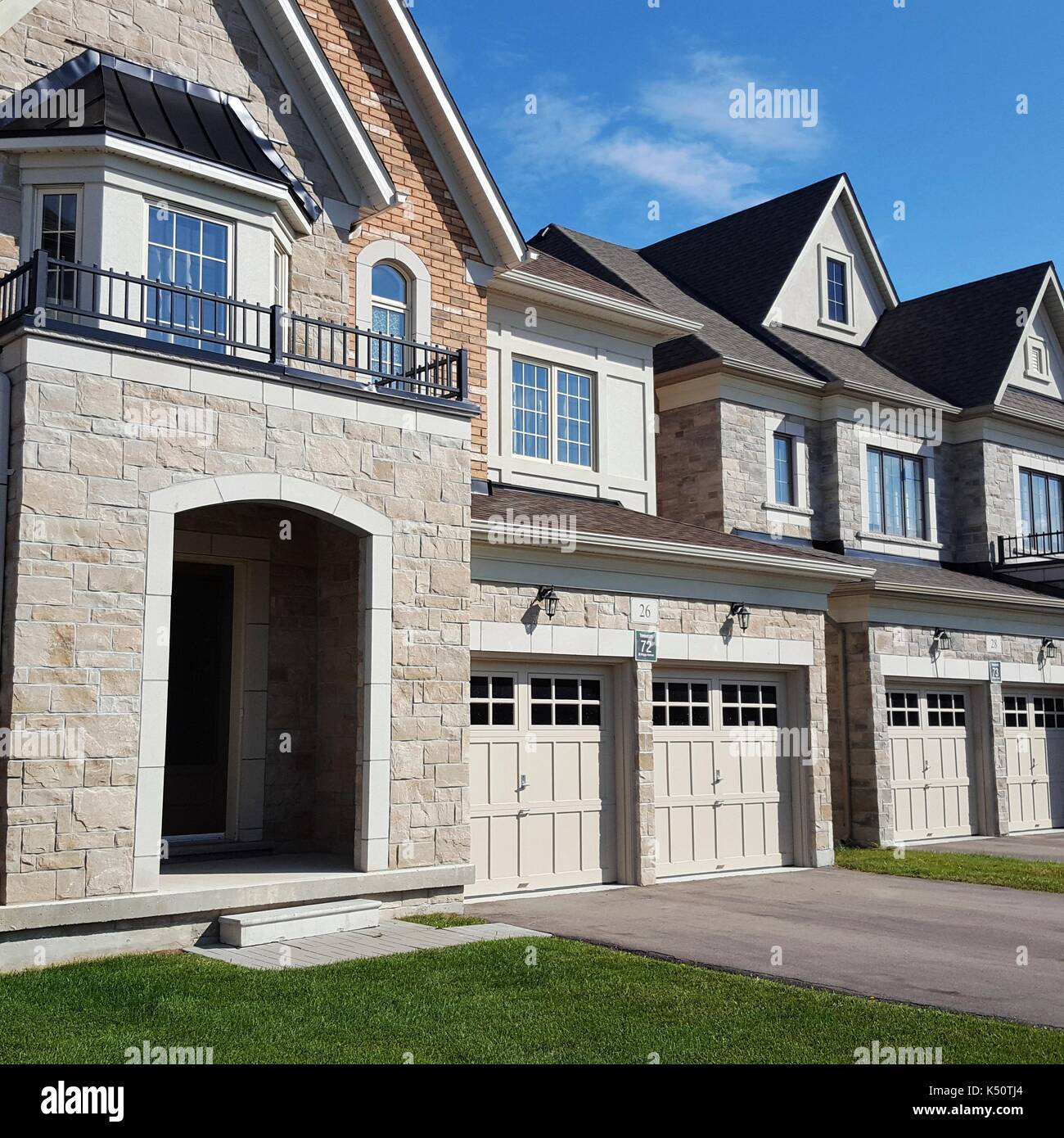 Modern suburban Townhouses Stock Photo - Alamy