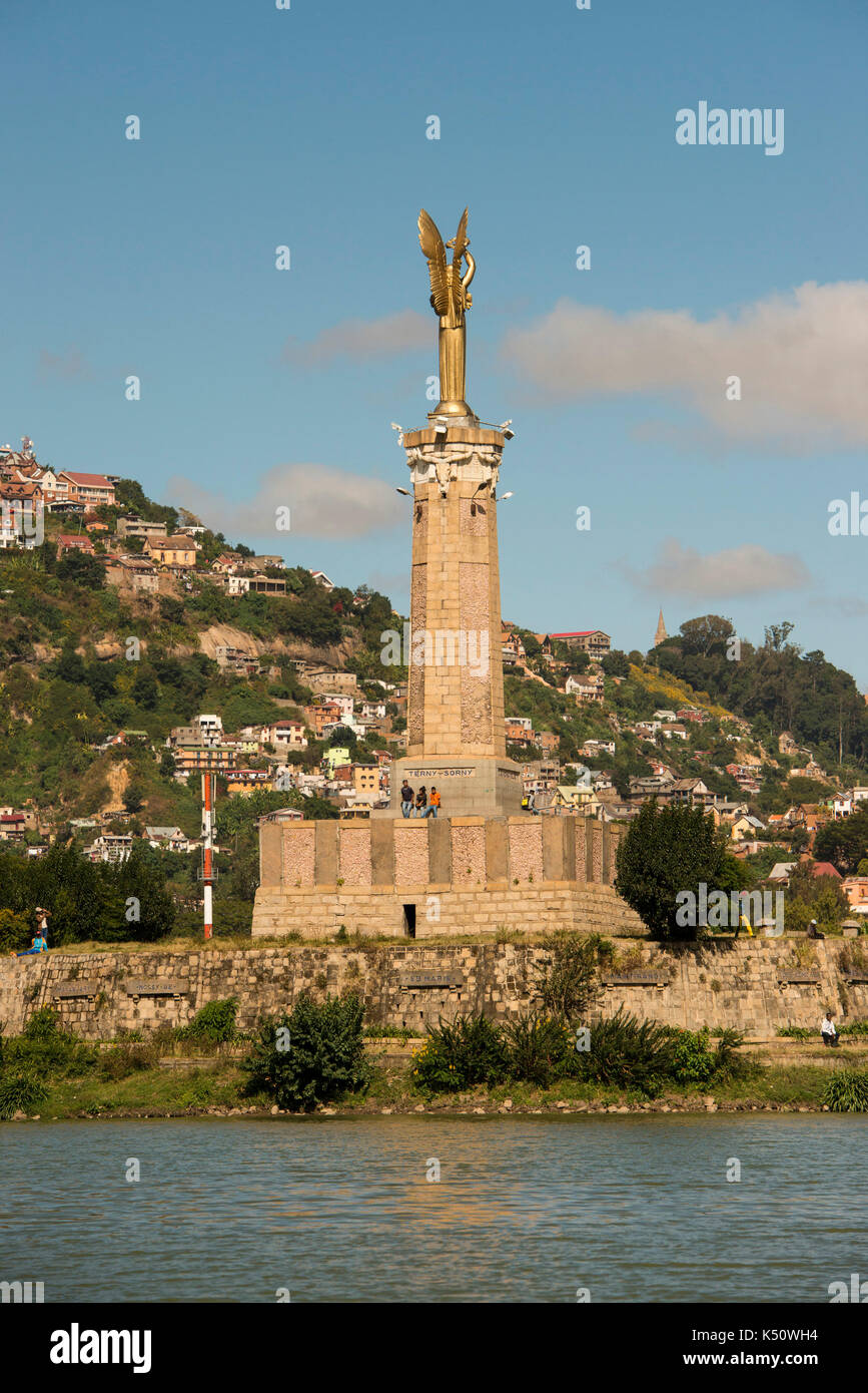 Lake Anosy with the Monument aux Morts, French monument to those fallen ...