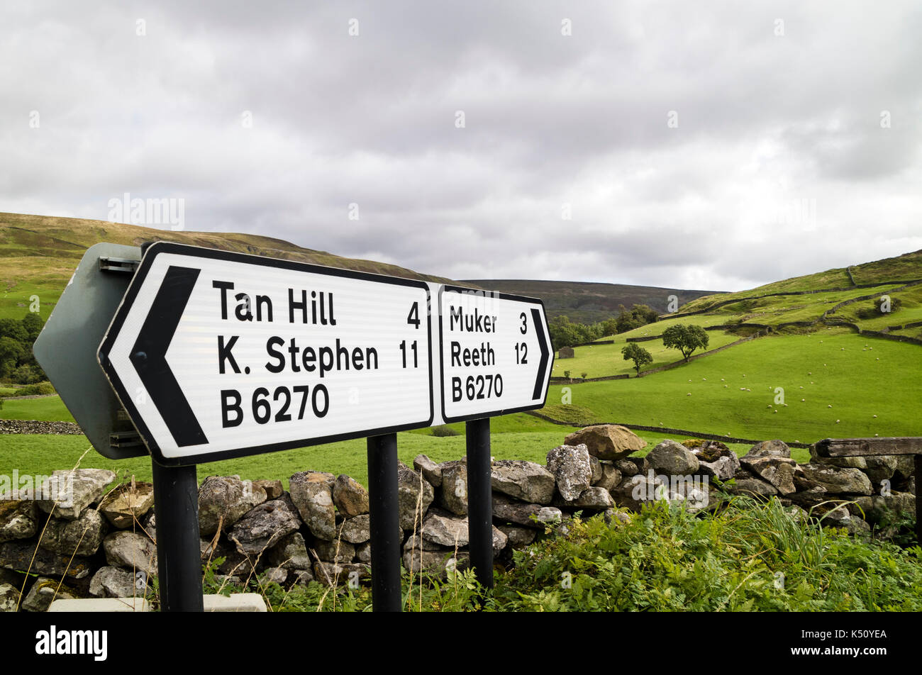 Road signs north yorkshire hi-res stock photography and images - Alamy