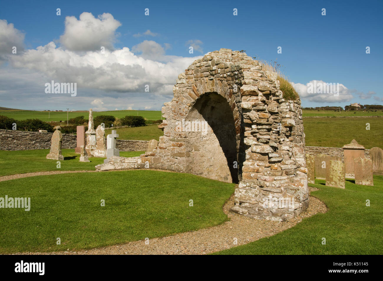 Round kirk hi-res stock photography and images - Alamy
