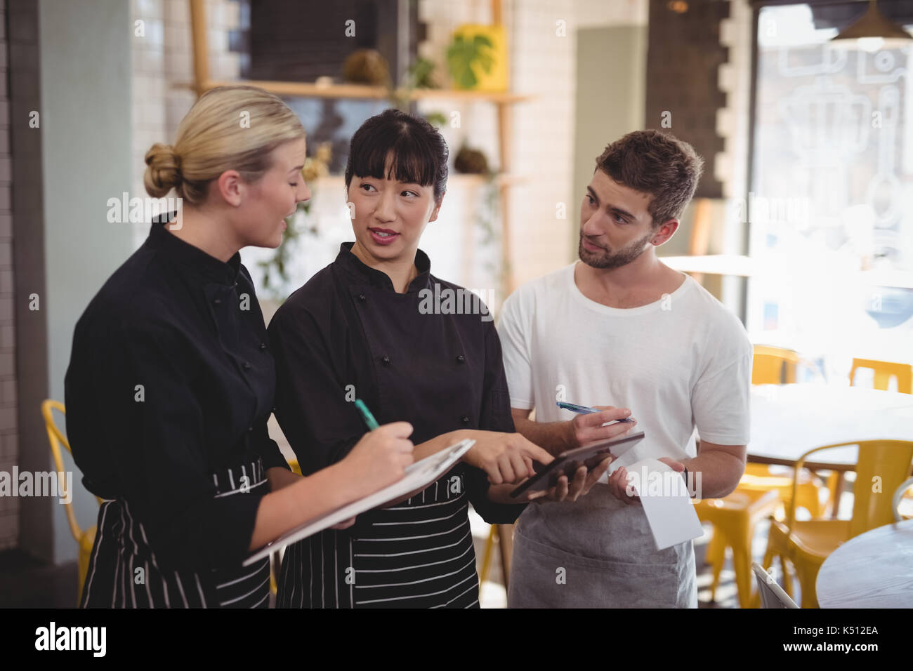 Staff wait hi-res stock photography and images - Alamy