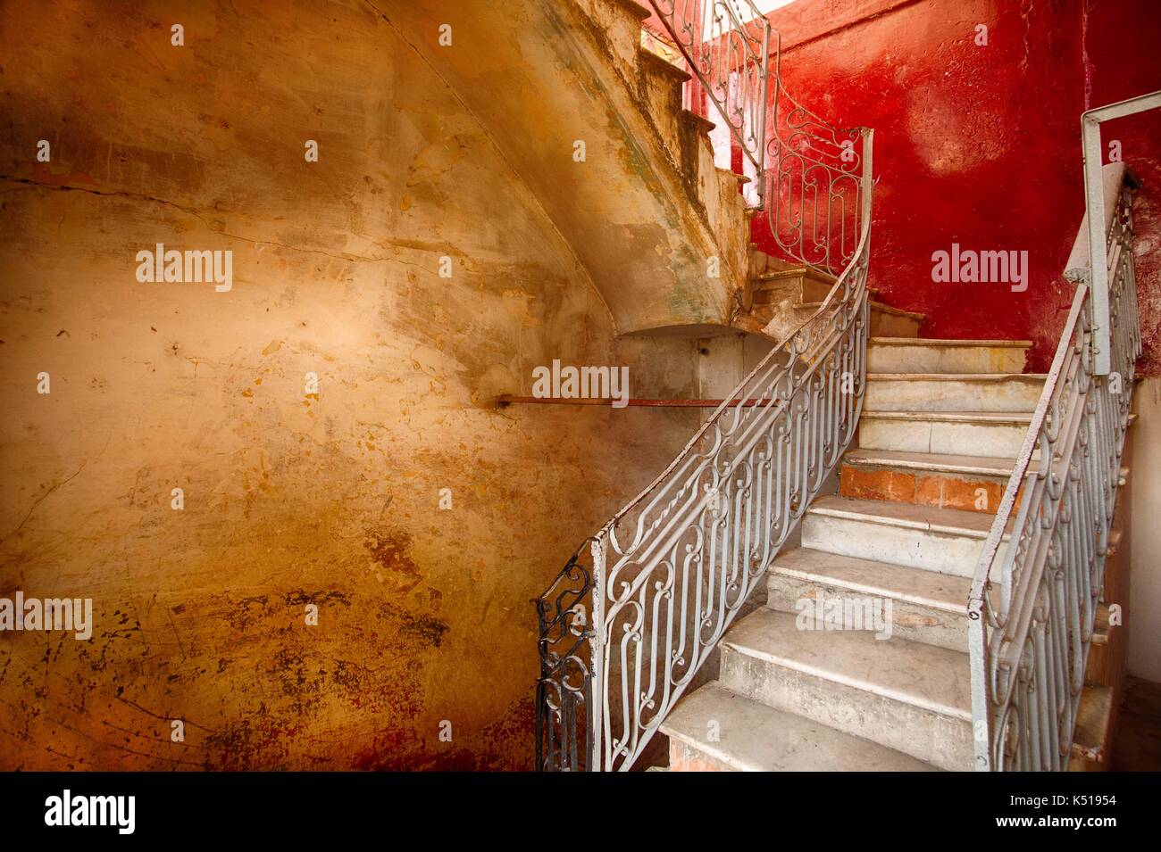 Abandon staircase hi-res stock photography and images - Alamy