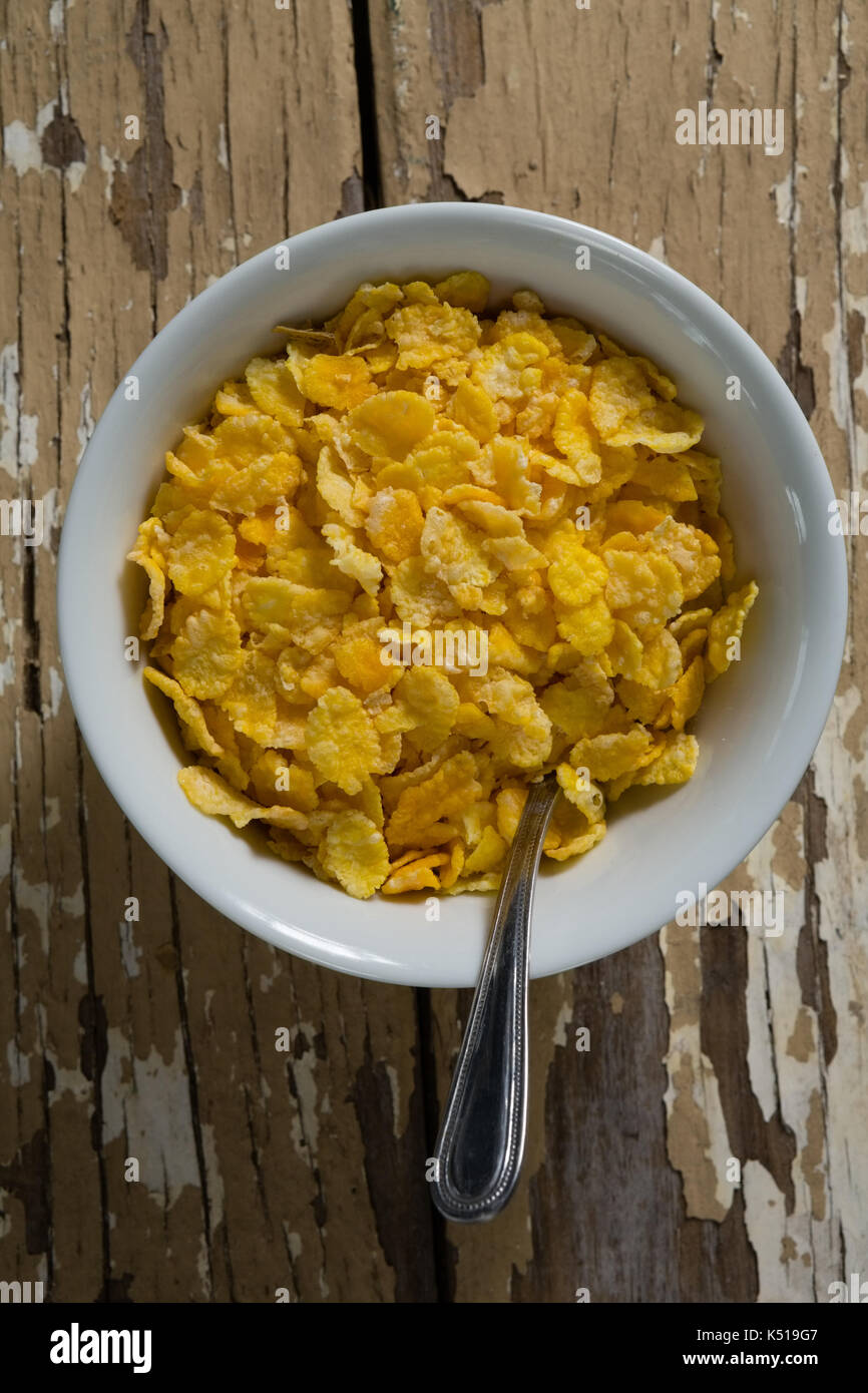 Bowl of wheaties cereal on wooden table Stock Photo - Alamy