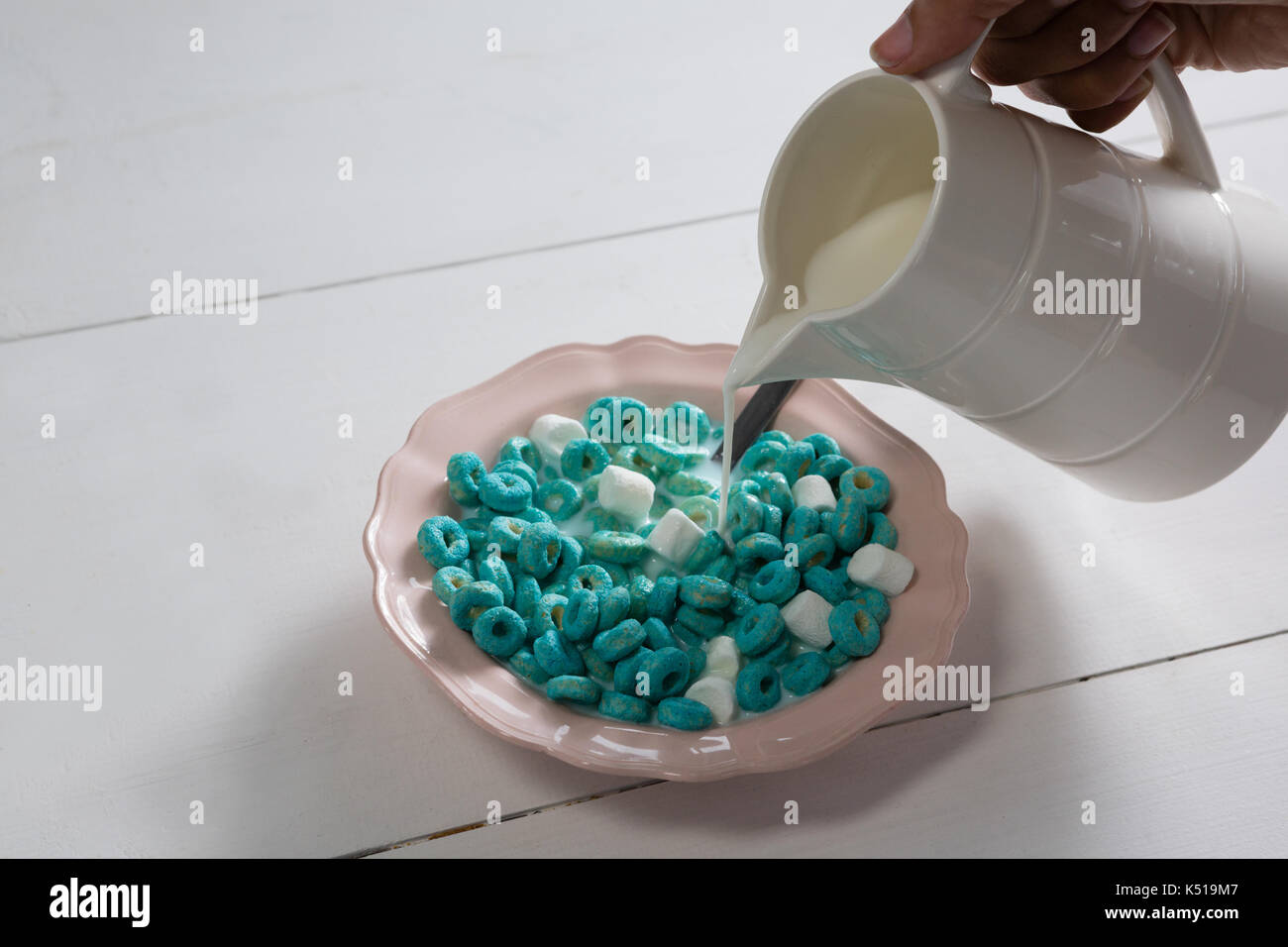Hand pouring milk hi-res stock photography and images - Alamy