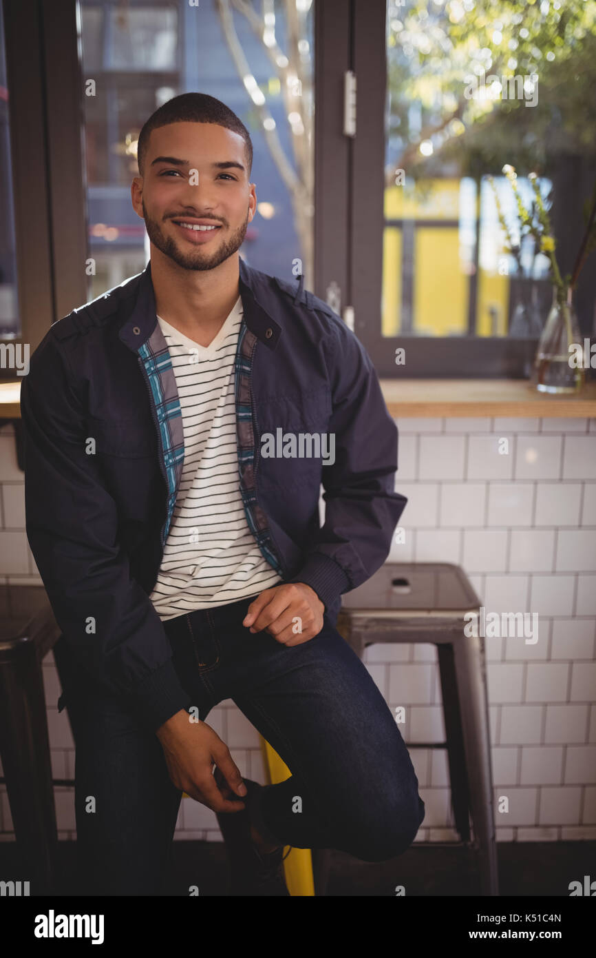 Man sitting on stool hi-res stock photography and images - Alamy