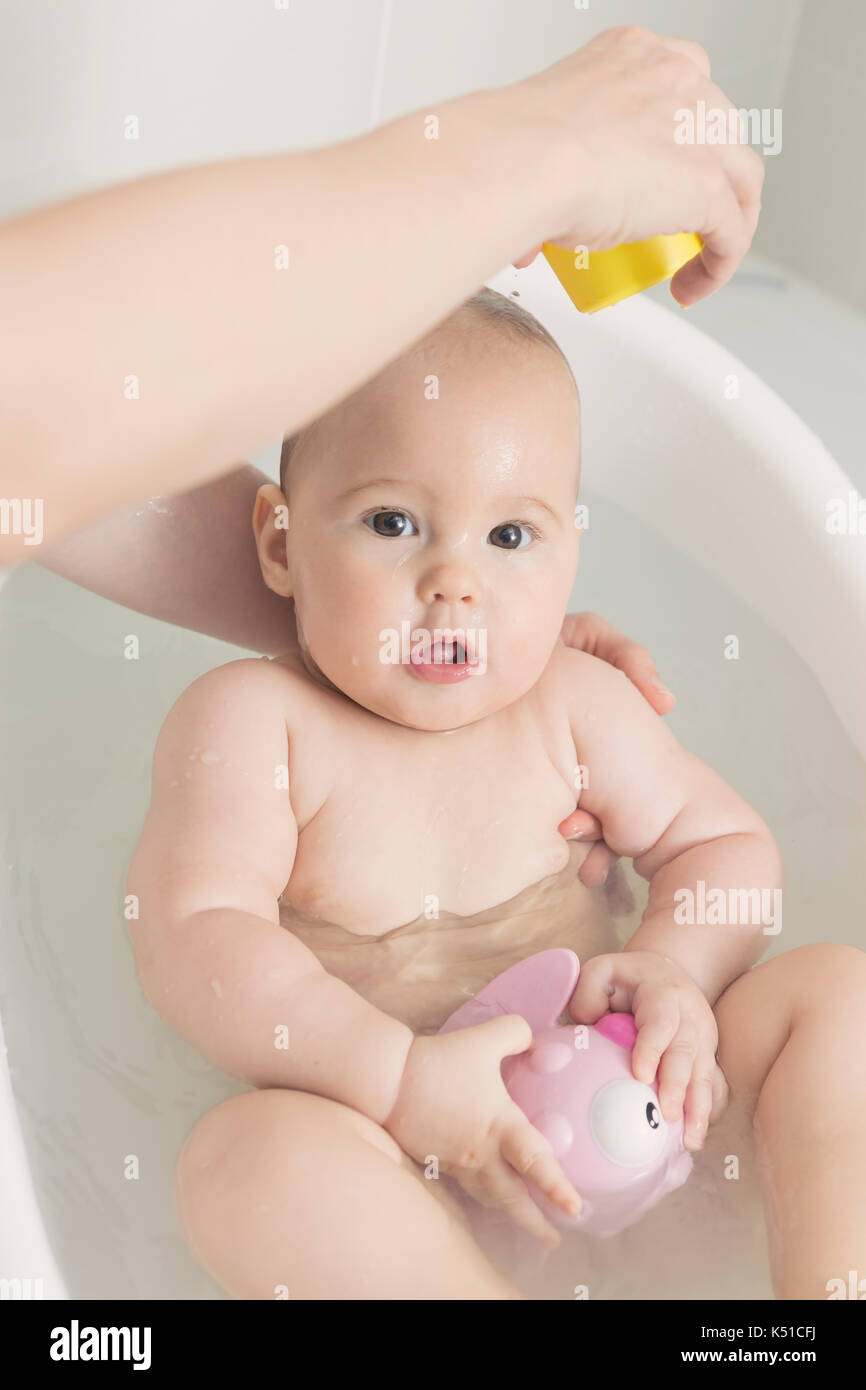 Baby body wash hi-res stock photography and images - Alamy