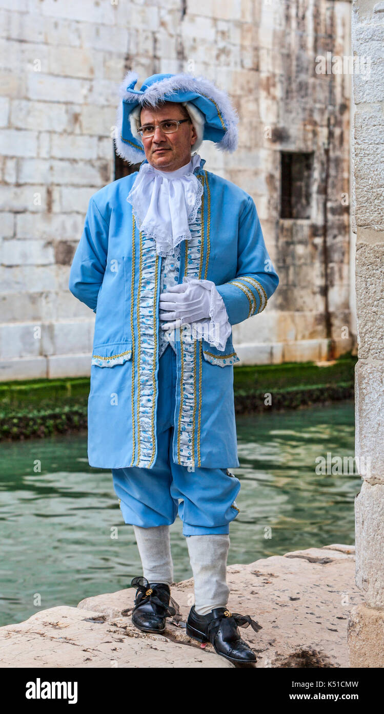 Medieval italian courtier hi-res stock photography and images - Alamy