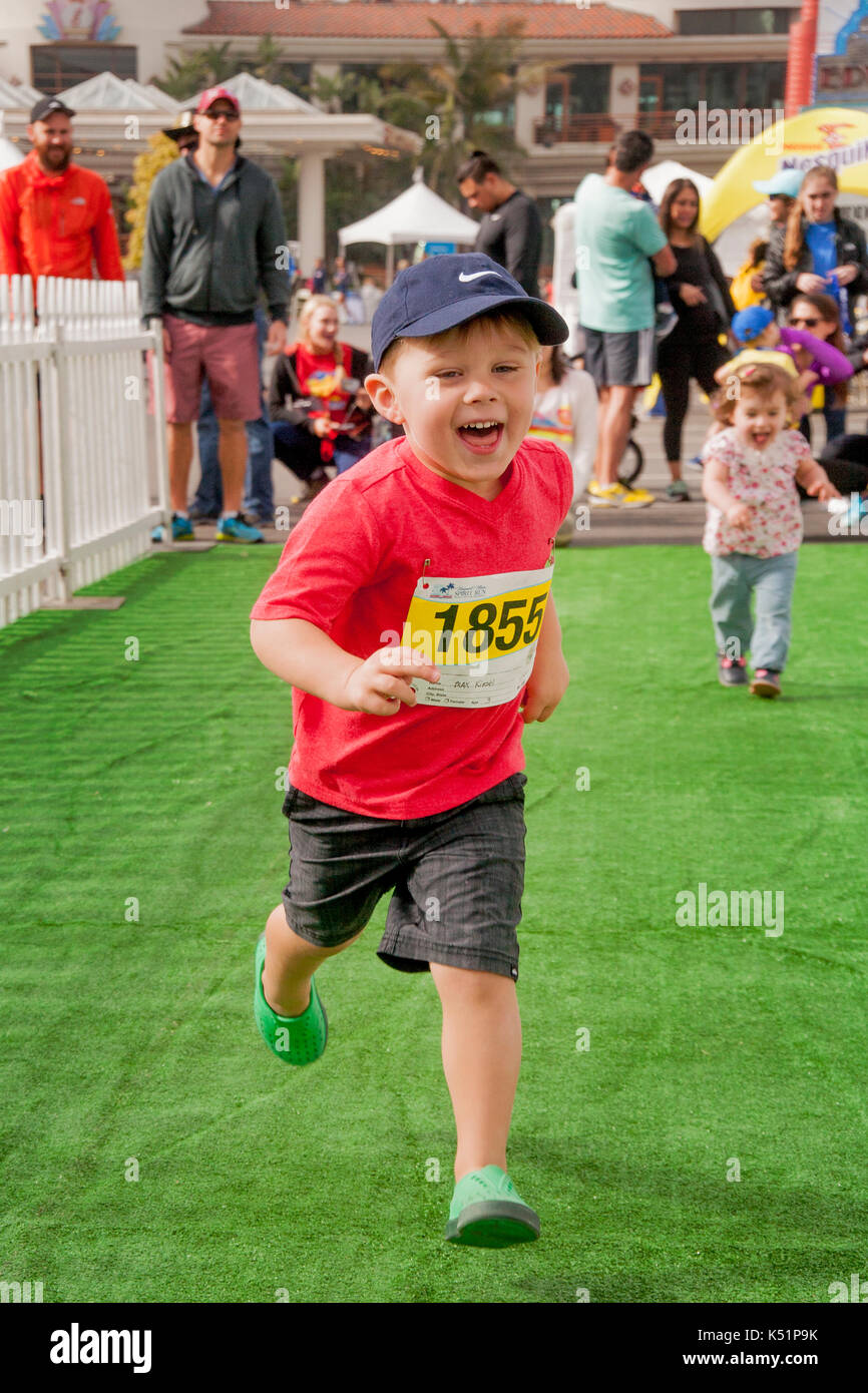 Sports day women race parents hi-res stock photography and images - Alamy