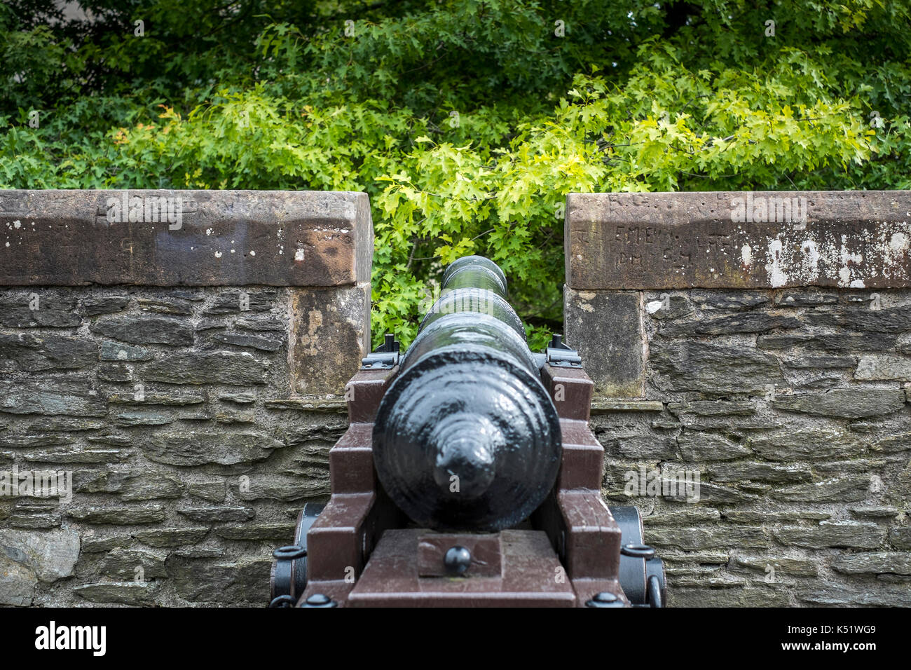 Cannons on the historic city walls in Derry / Londonderry, Northern ...