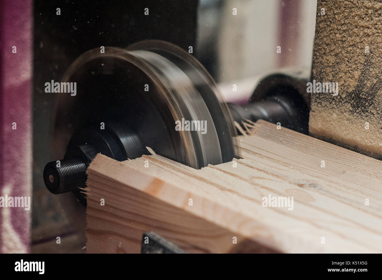 The machine for sampling the groove in a wooden beam with a milling ...