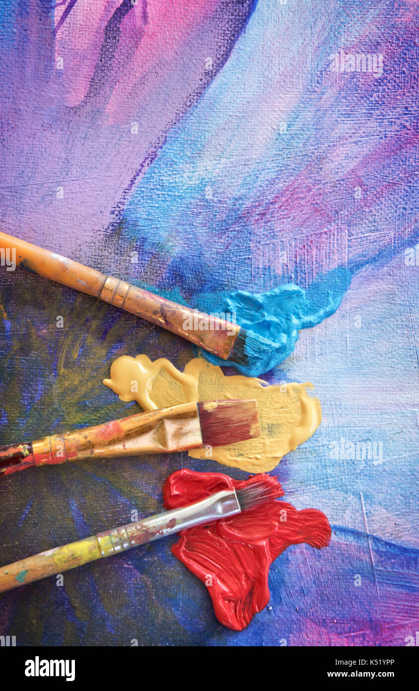 Old palette brushes paint artist hi-res stock photography and images ...