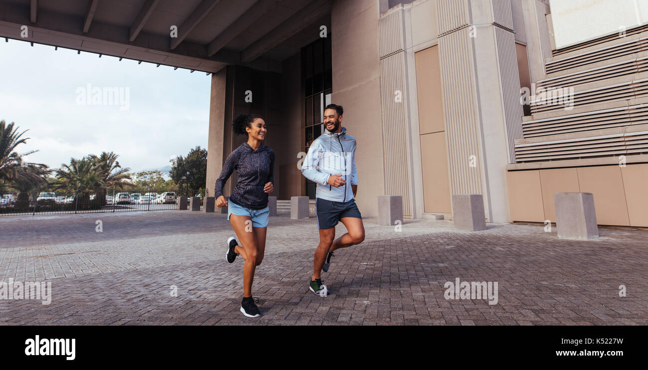 Athletes talking hi-res stock photography and images - Alamy