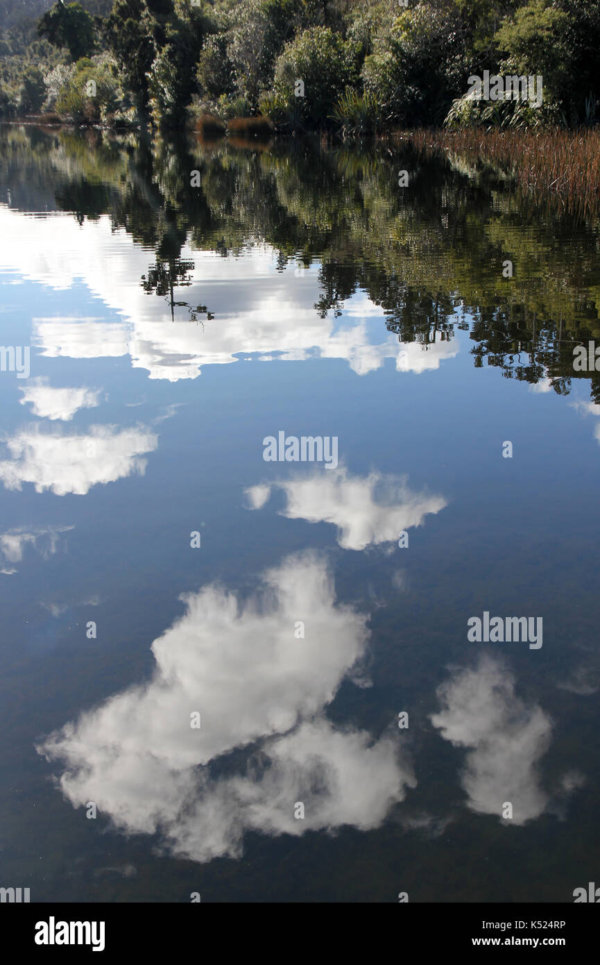 Beautiful scenery lake reflection hi-res stock photography and images ...