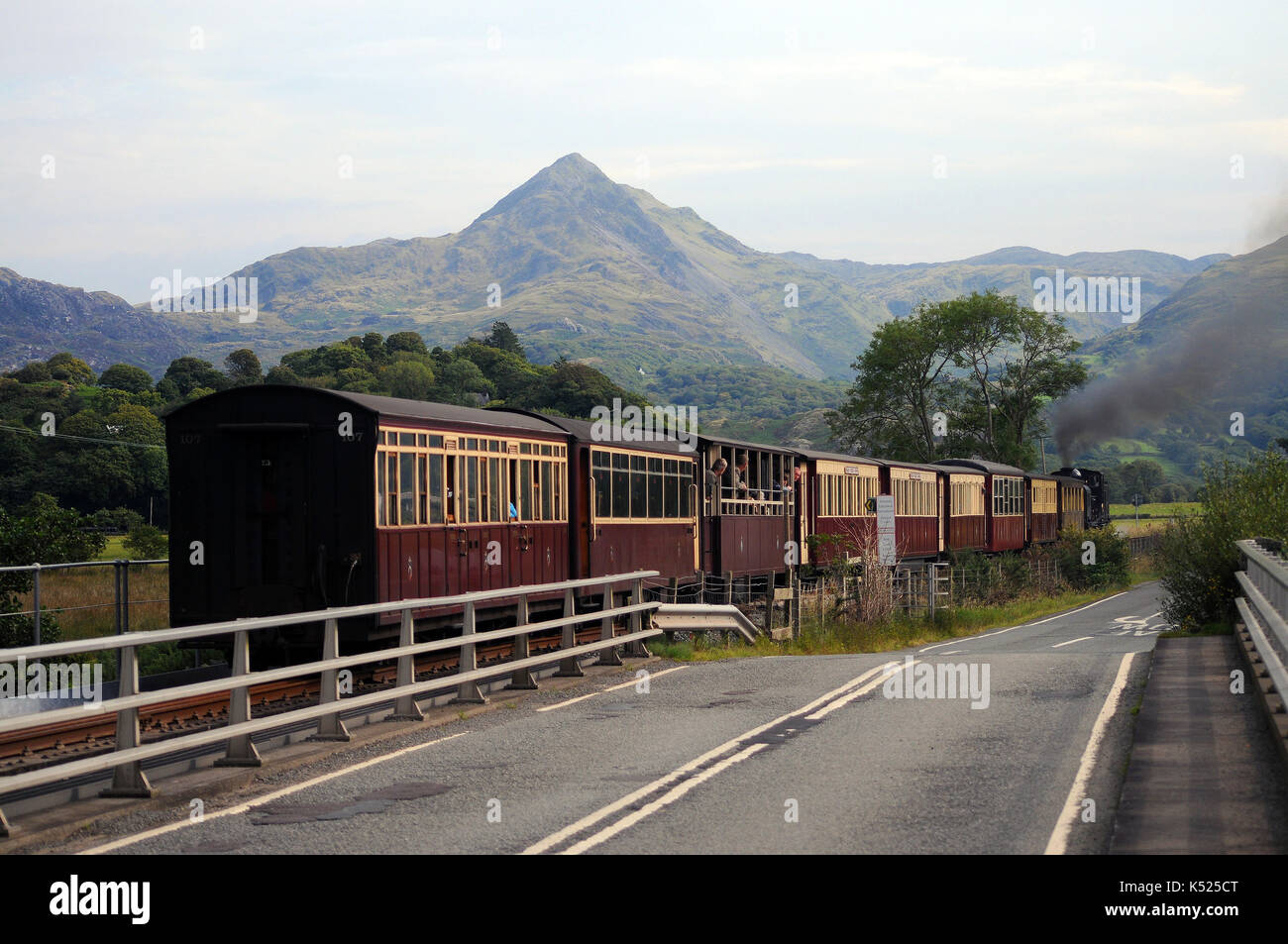 WHR "87" leaving Pont Croesor with a train for Caernarfon. Welsh ...