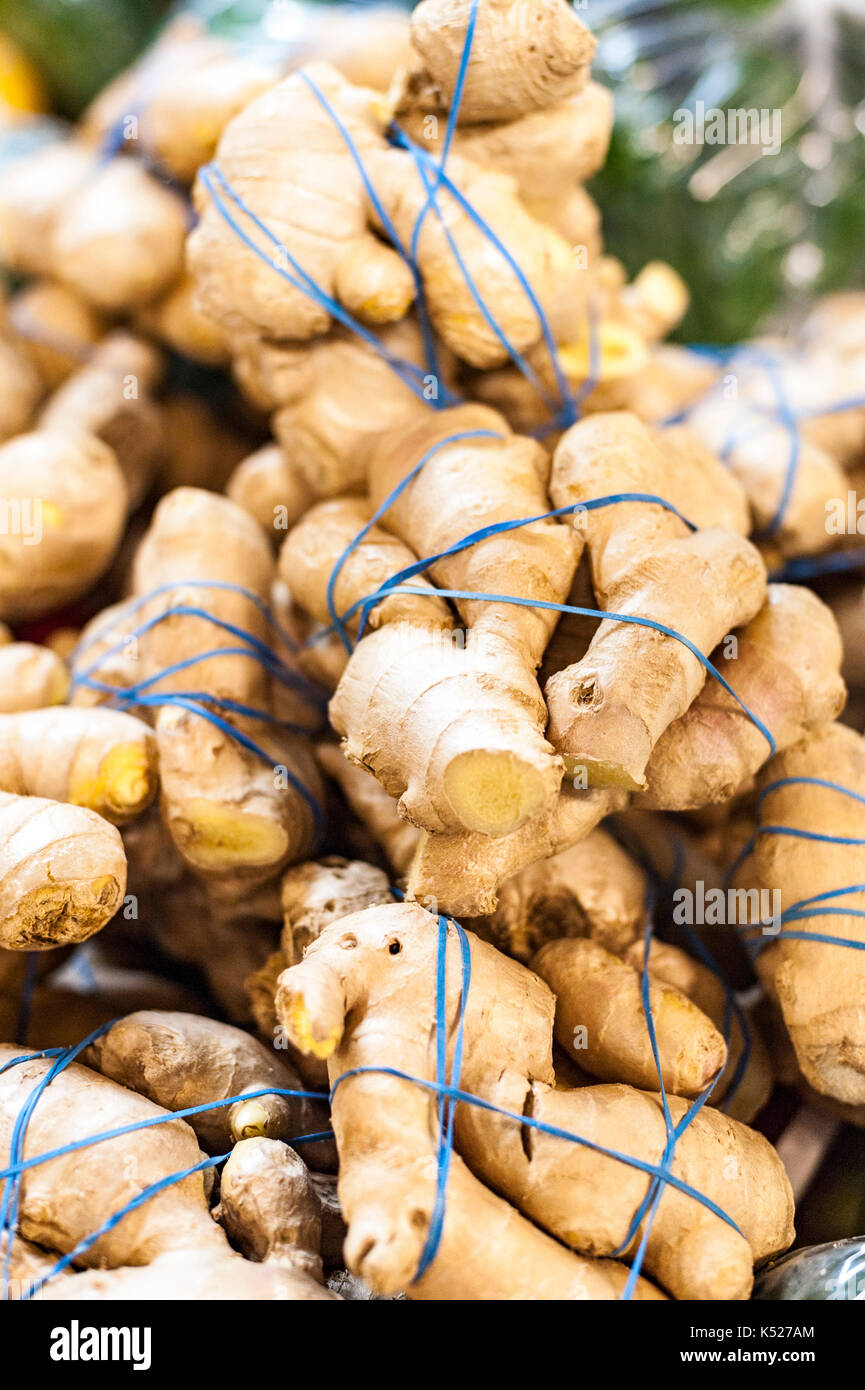 ginger in a bundle, farmers market Stock Photo - Alamy