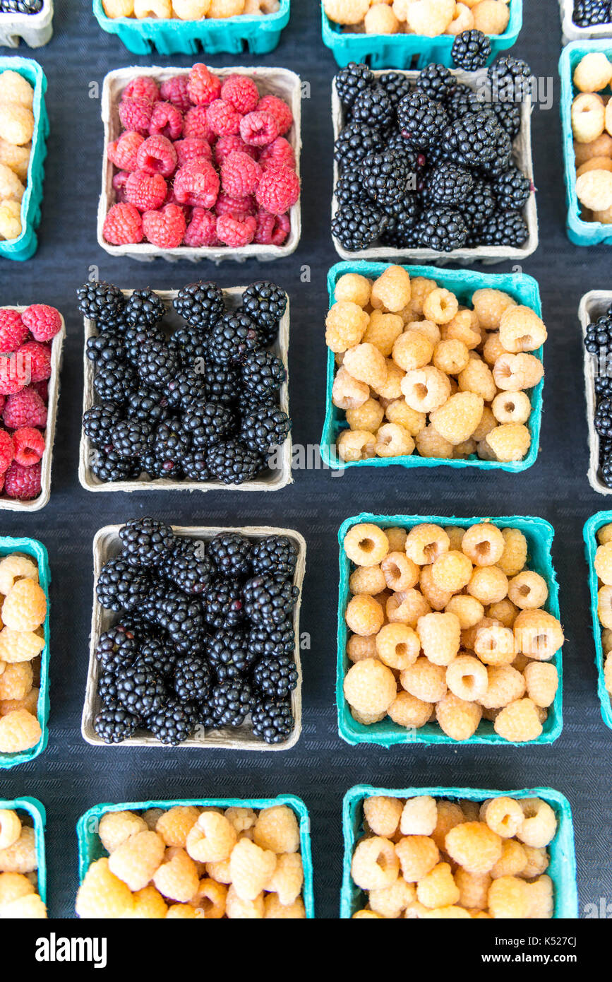 Vegetable display supermarket market hi-res stock photography and ...