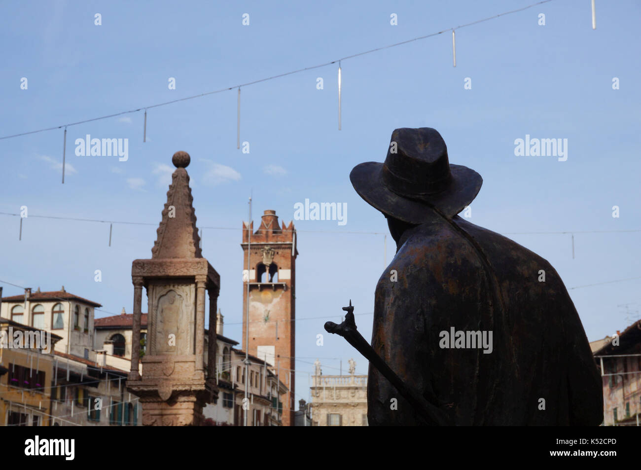Statue in the main square of Verona Stock Photo - Alamy