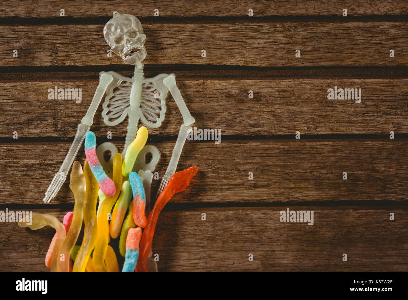 Skeleton table hi-res stock photography and images - Alamy