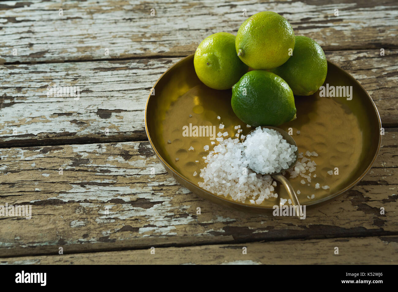 Lime plate hi-res stock photography and images - Alamy