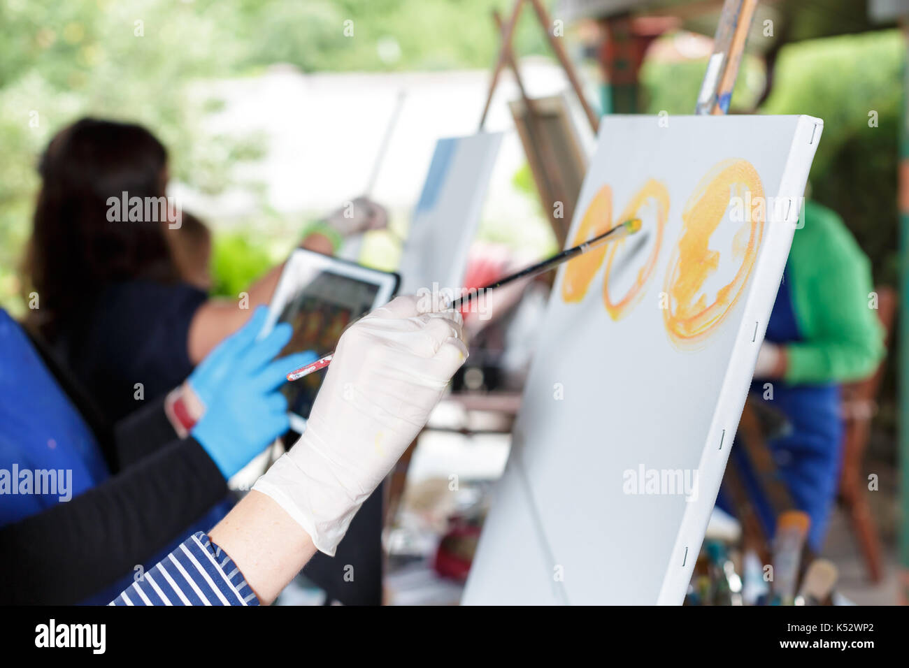 Artists drawing sketch on canvas hi-res stock photography and images ...