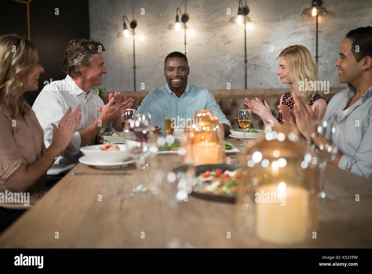 Applauding man hi-res stock photography and images - Alamy