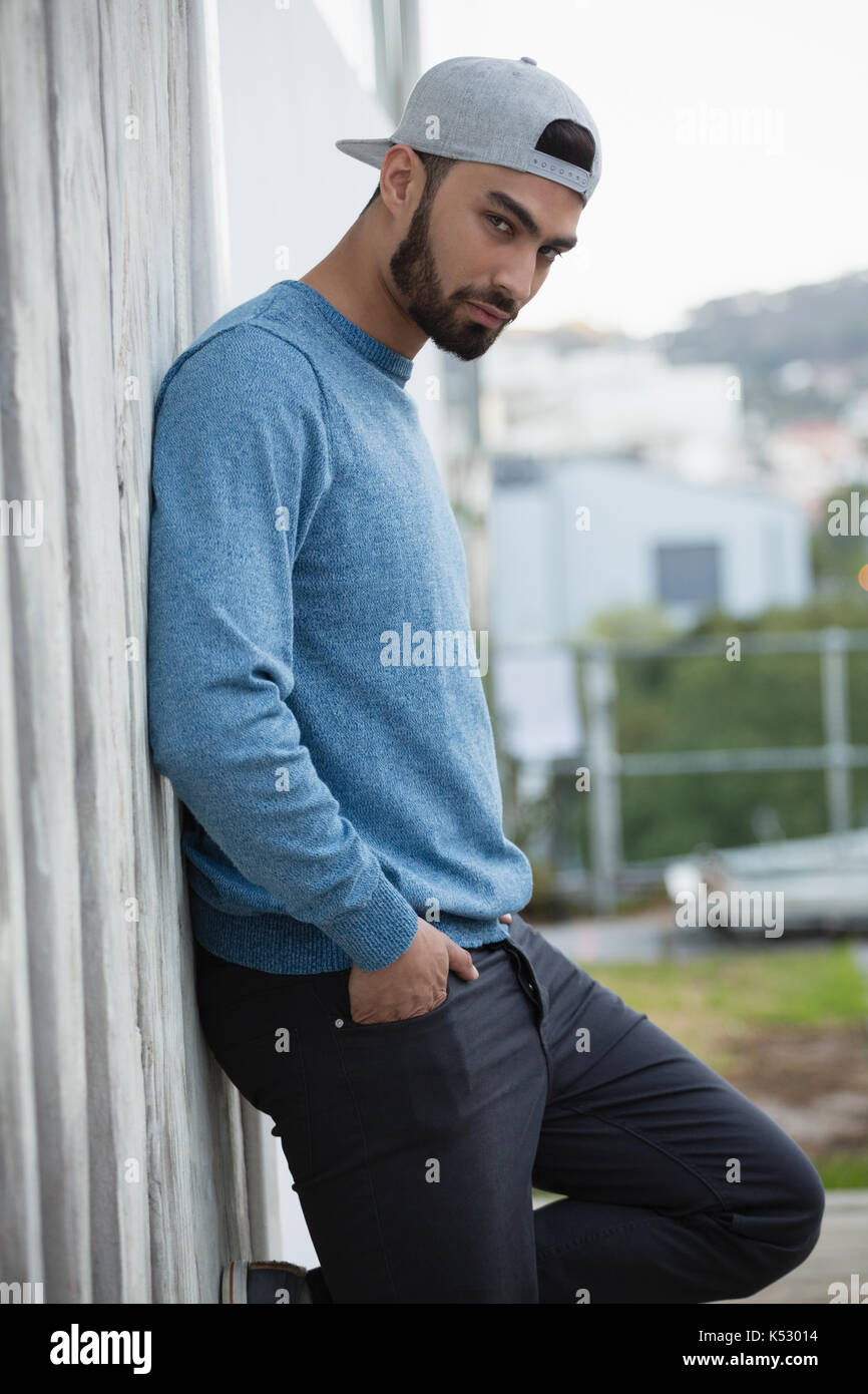 Man in chinos and shirt hi-res stock photography and images - Alamy