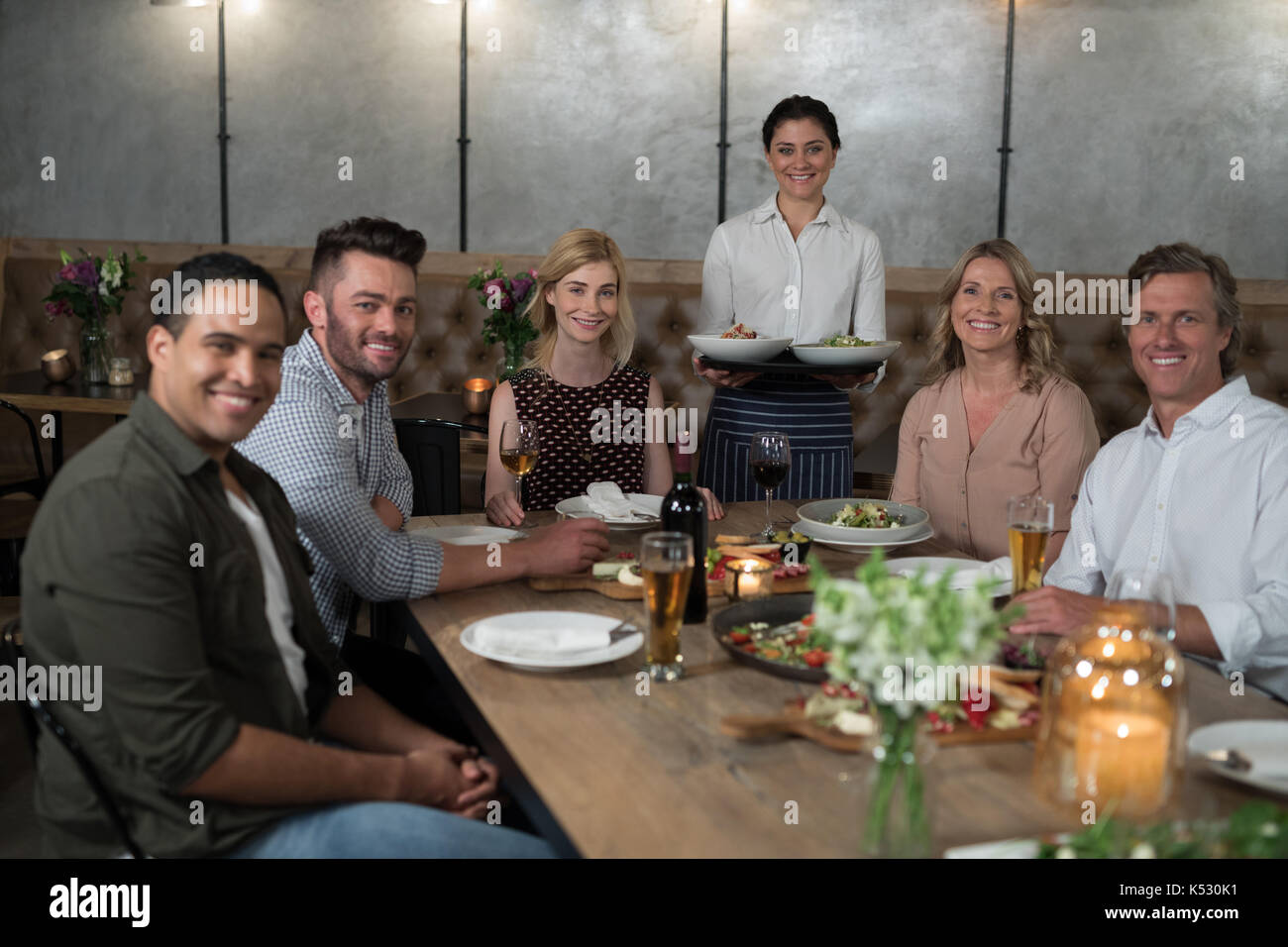 Portrait happy customers food hi-res stock photography and images - Alamy