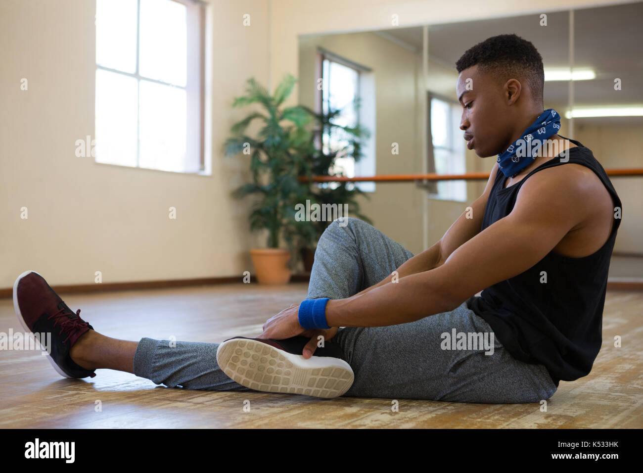 Male dancer sitting hi-res stock photography and images - Alamy